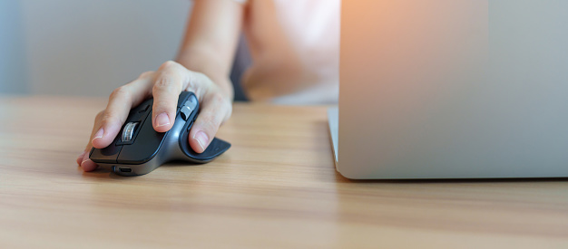 10 Best Ergonomic Mice in the Philippines 2026 | Logitech, Razer and ...